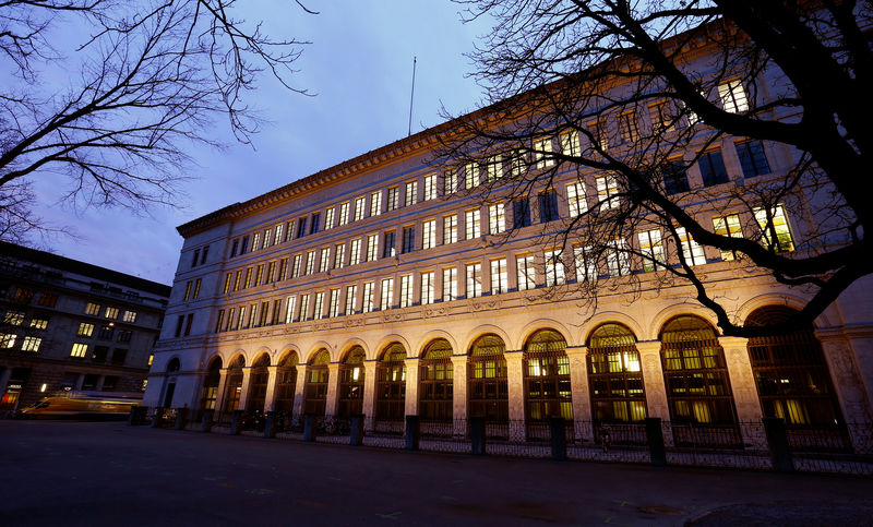 Suisse : La BNS reste accommodante face à un franc "élevé" - BFM Bourse