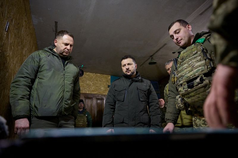Ukraine : Volodimir Zelensky se rend sur la ligne de front nord-est ...